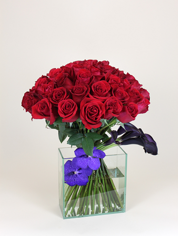 Beautiful Fresh Roses from Artsy Flora- Shop our Rose Collection.